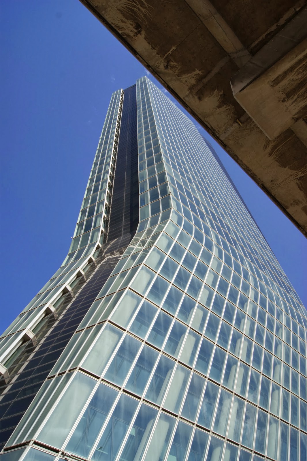 limatesa y limahoya: La primera torre de Zaha
