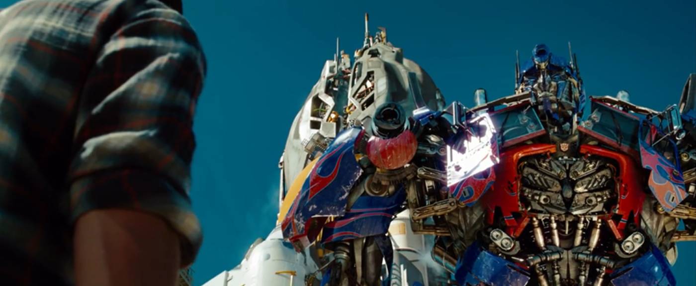 The Closet Geek: Mystery Space Ship in Transformers Trailer?