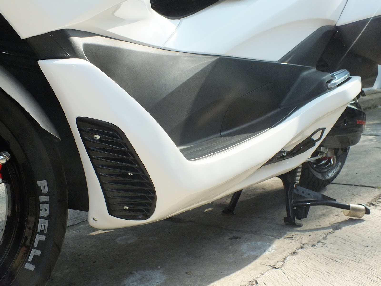Ngecat MOTOR: HONDA PCX ALL NEW CUSTOM CAT PUTIH MUTIARA, HITAM GLOSSY ...