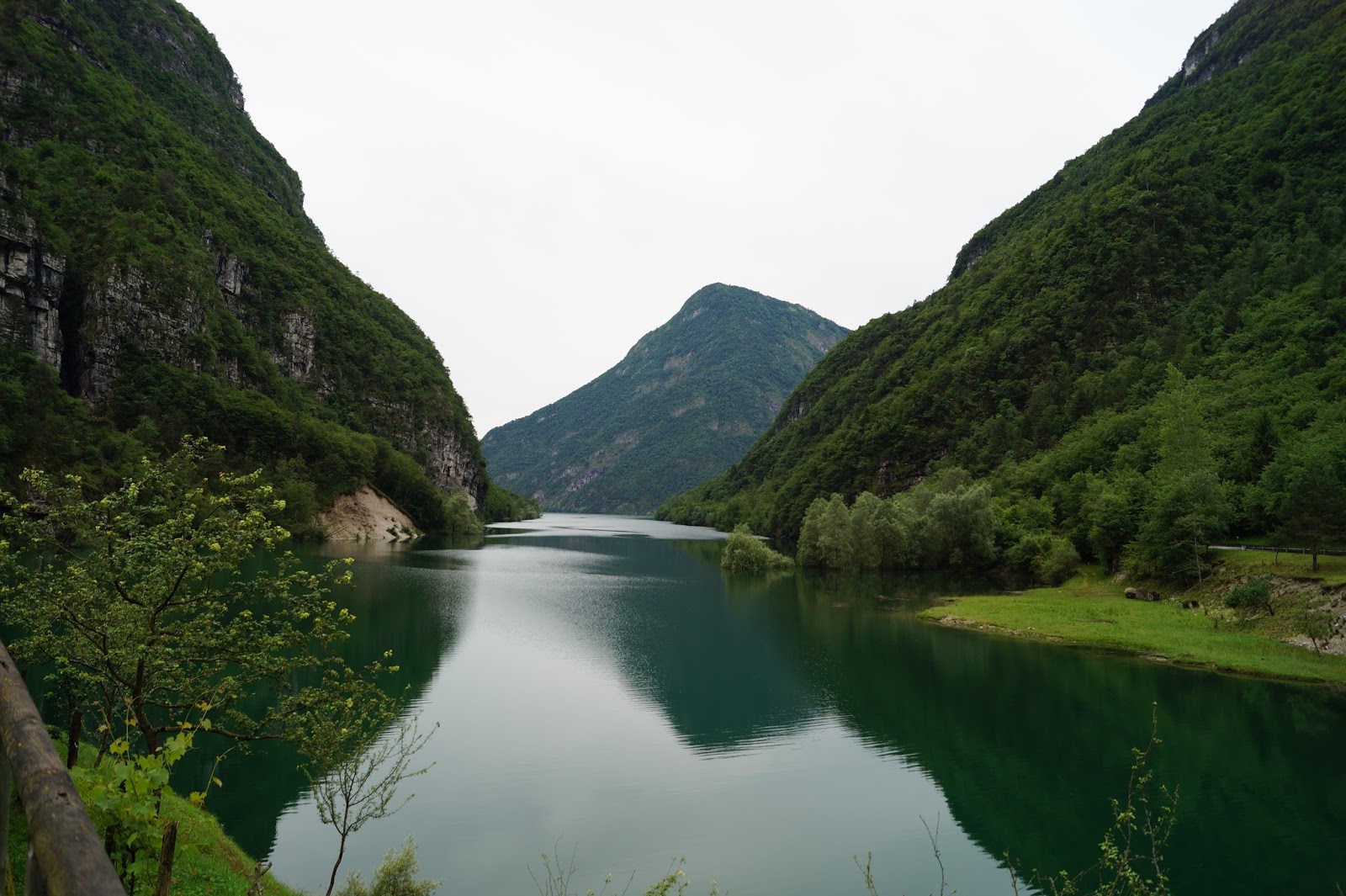 Sguardo dall'alto: Lago del Mis, cascate della Soffia e Cadini del Brenton