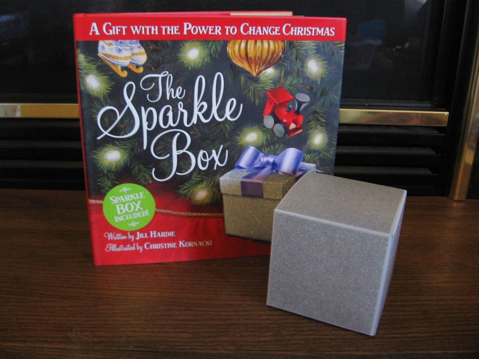 Supermommy!...or not.: "The Sparkle Box" Review and Giveaway