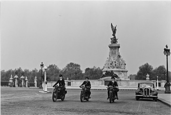The Wrens: Female Dispatch Riders in WWII ~ Riding Vintage
