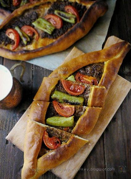 Citra's Home Diary: Kıymalı Pide / Turkish Pide bread with ground meat ...