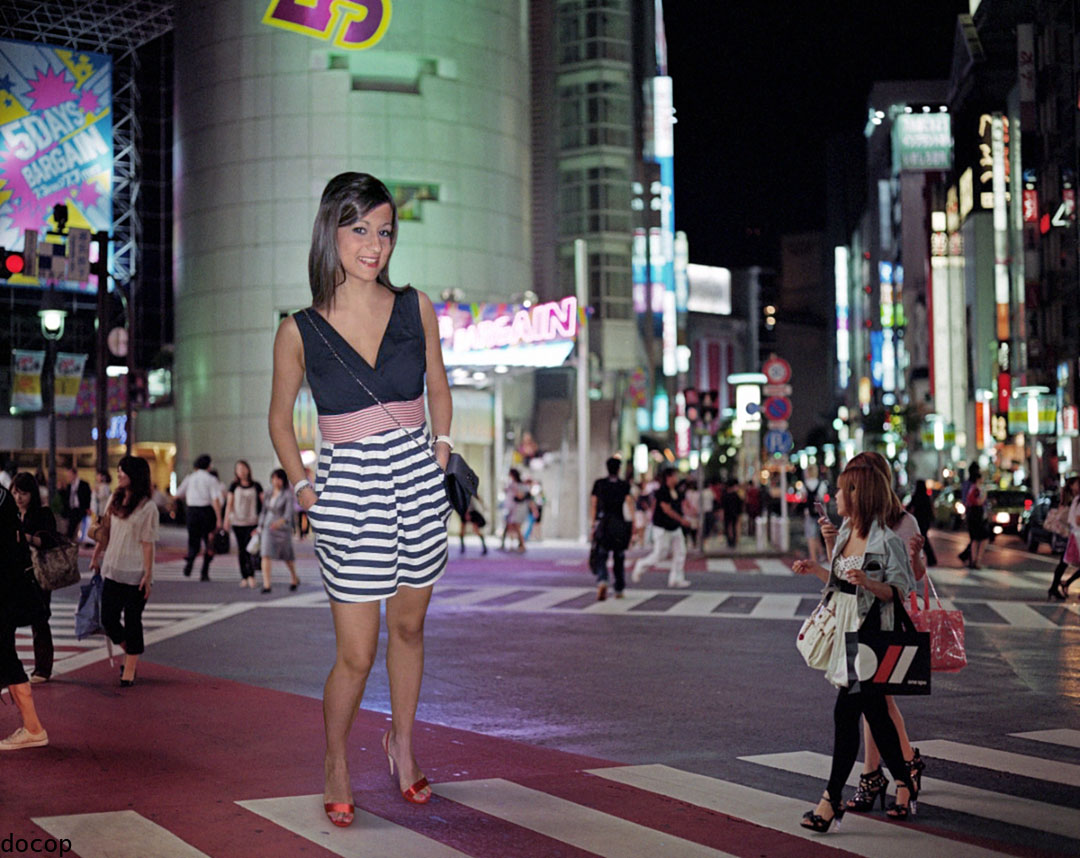 docop's size blog: Mini Giantess in Street
