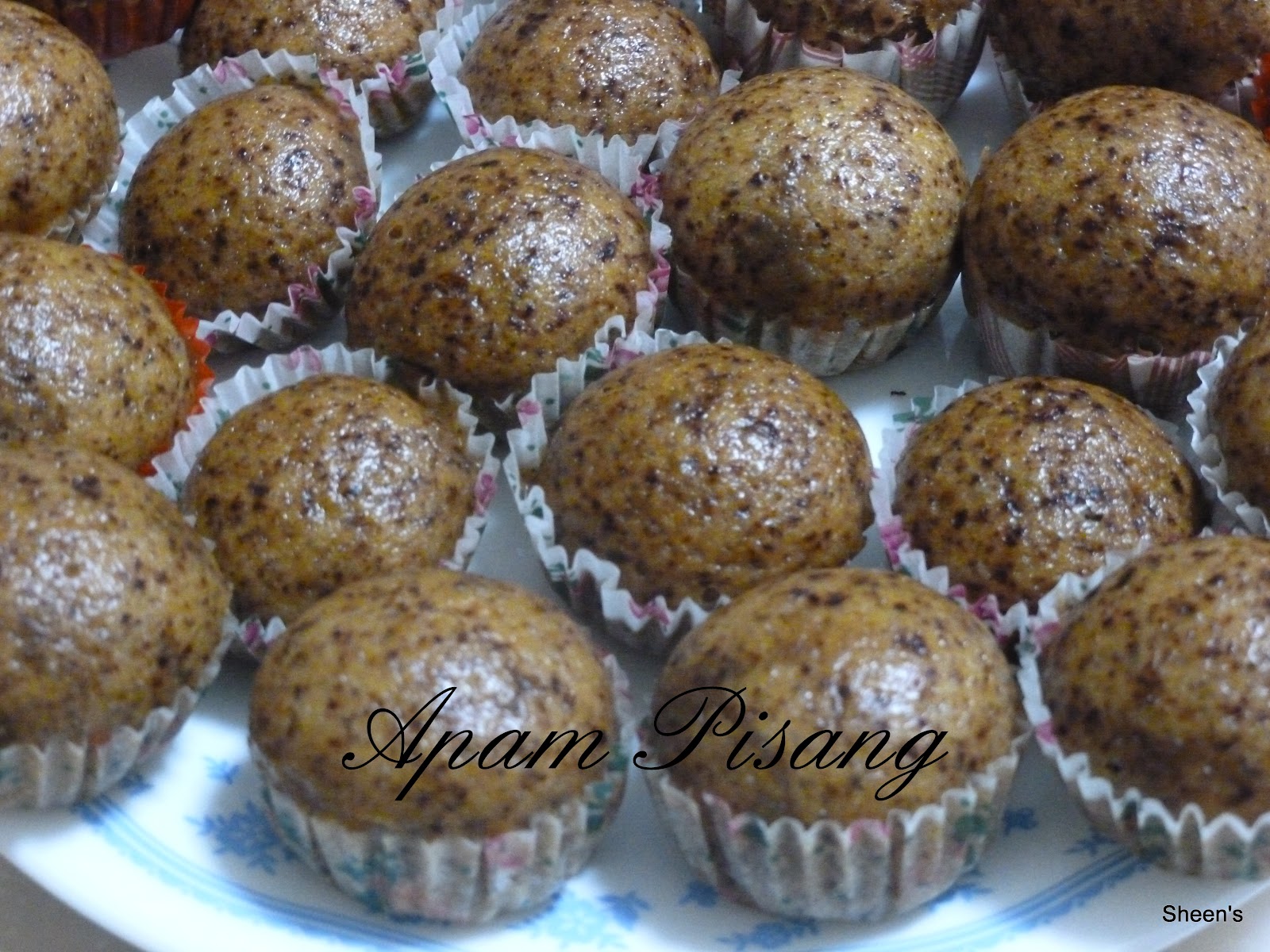 APAM PISANG (Steamed Banana Cupcakes)
