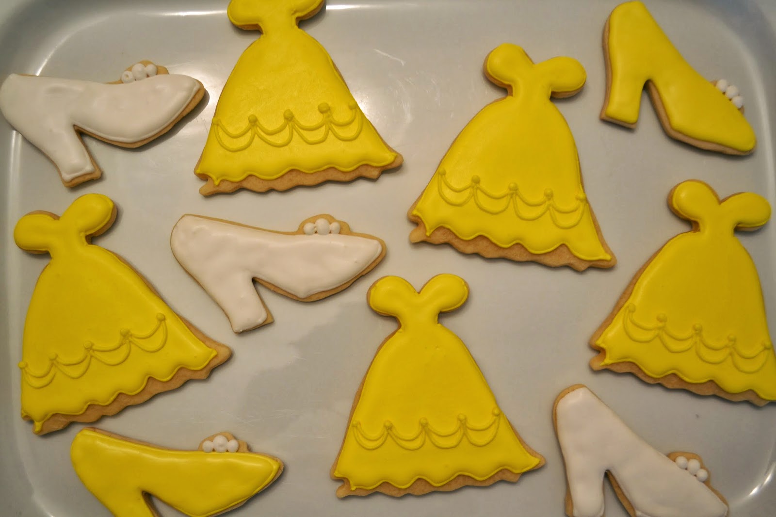 The Cutest Little Cakes by Celeste: Princess Belle Cookies and Tutorial
