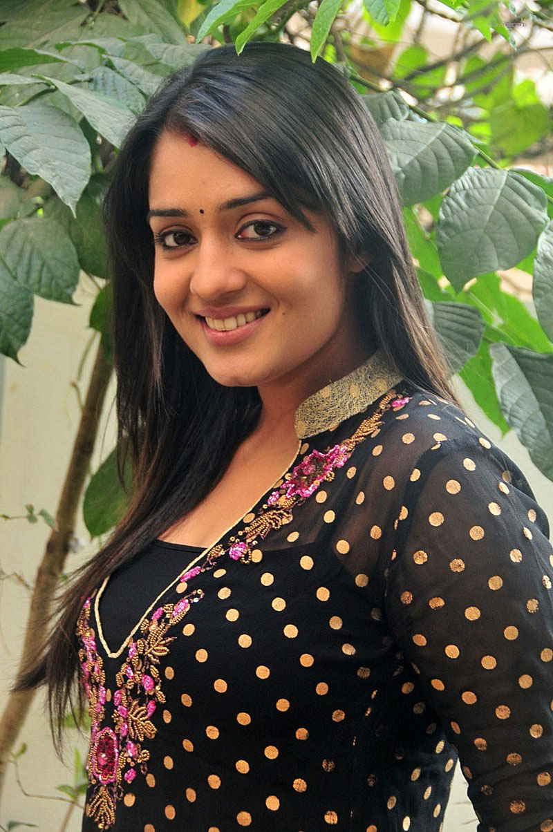 Nikita Thukral Facts, Age, Wiki, Biography, Height, Weight, Affairs ...