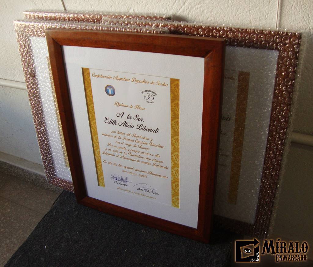 Enmarcado de Diplomas - Marco con chanfle lustre cedro y passepartout ...