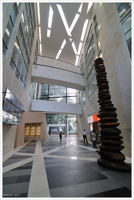 Desain Web: Perpustakaan UI Contoh Perpustakaan Masa Depan