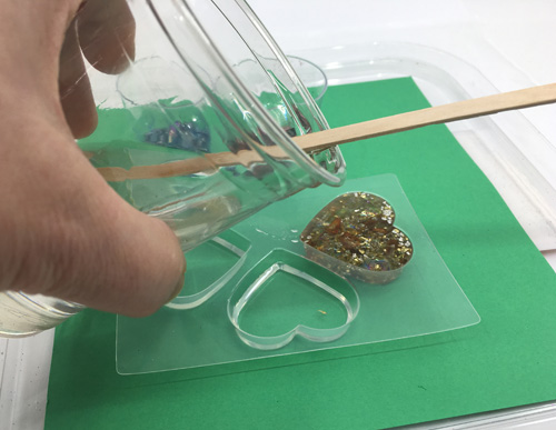 Resin and Chip Heart Jewelry and Home Decor Tutorial / The Beading Gem