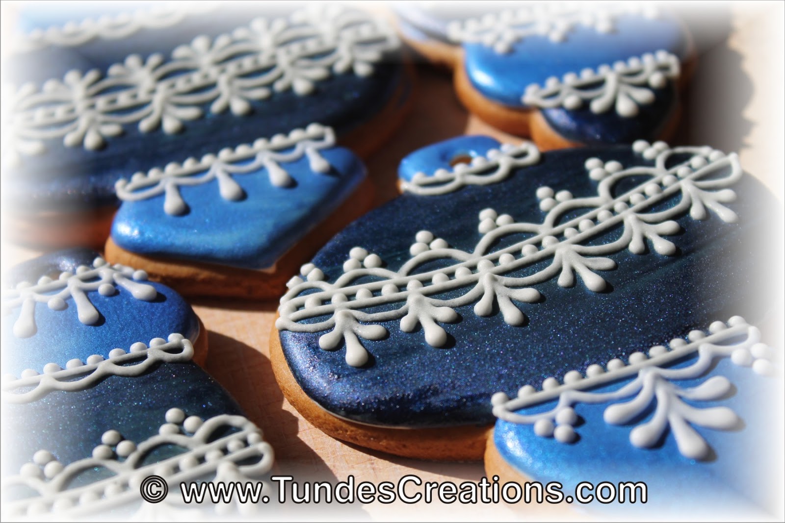 The Gingerbread Artist: Blue Christmas ornaments