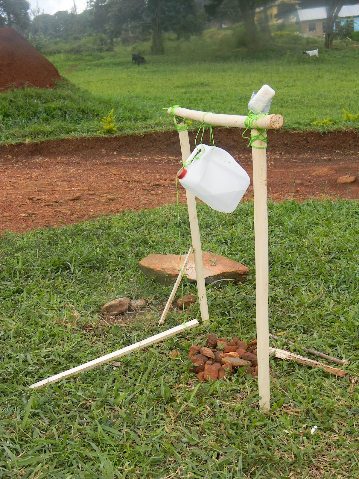 GreekPreparedness: The Tippy Tap Hand Washing Station