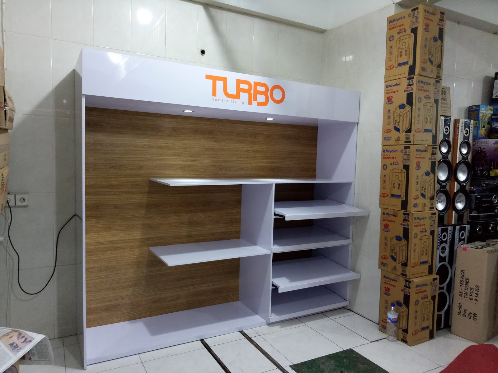 Jasa Pembuatan Lemari Display /Booth /Papan Nama /Rak /Shop Signage ...
