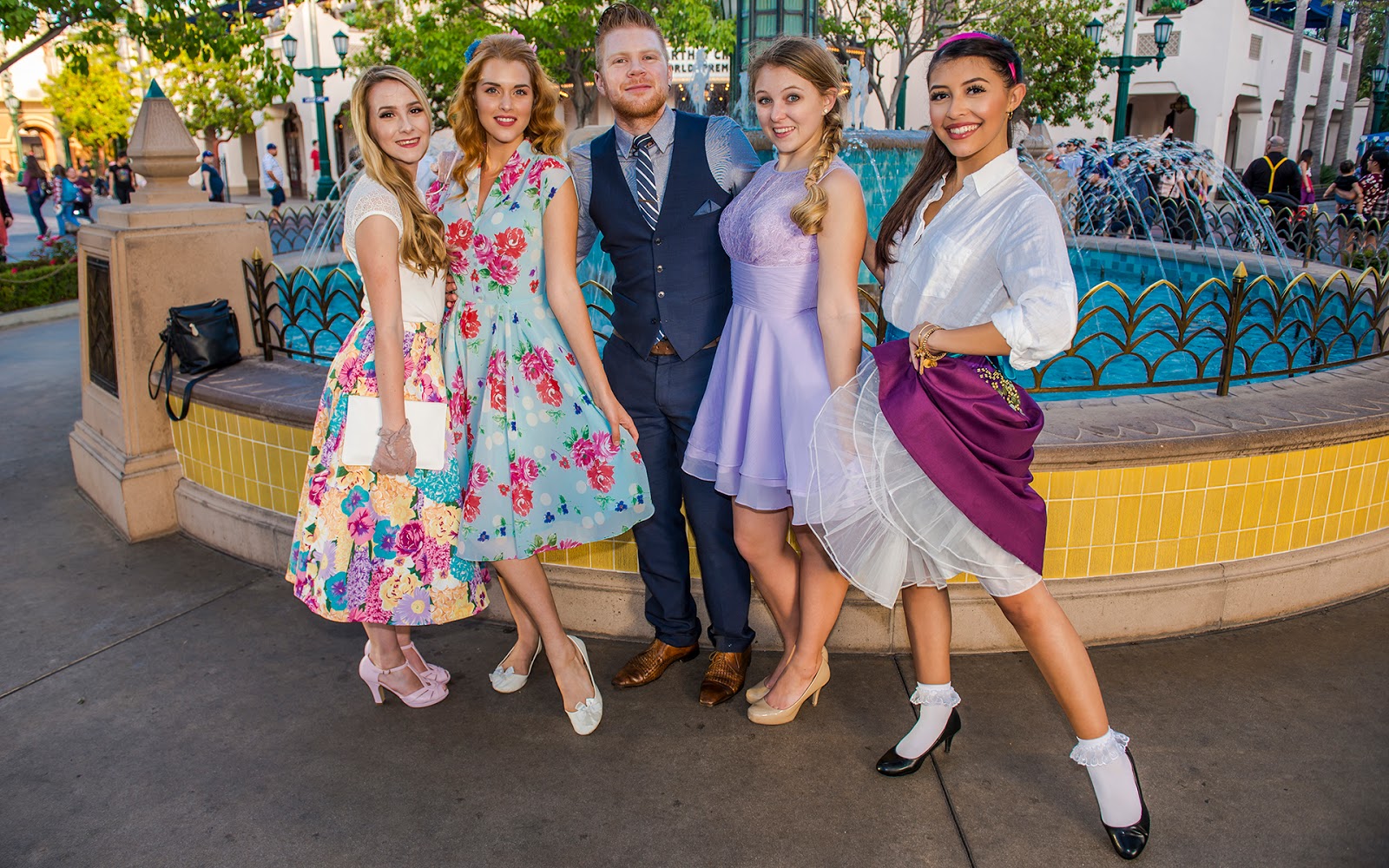 Dapper Day Spring 2017: Disneybounding in Groups