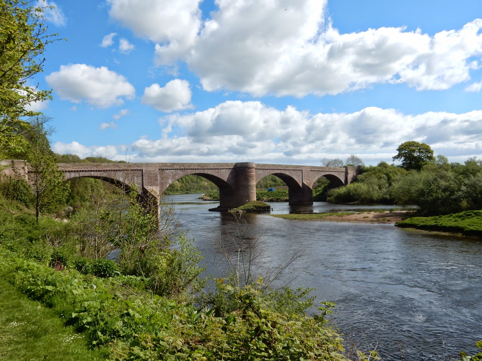 Gavin Graham's Blog: My Birthday Walk to Norham Bridge and Milne Garden