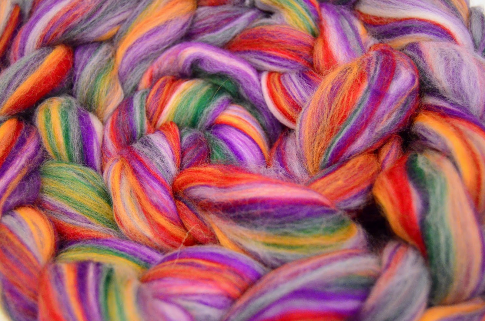 The Adventures of Six Hobbits: Gradient Spinning Striped Combed Wool Top