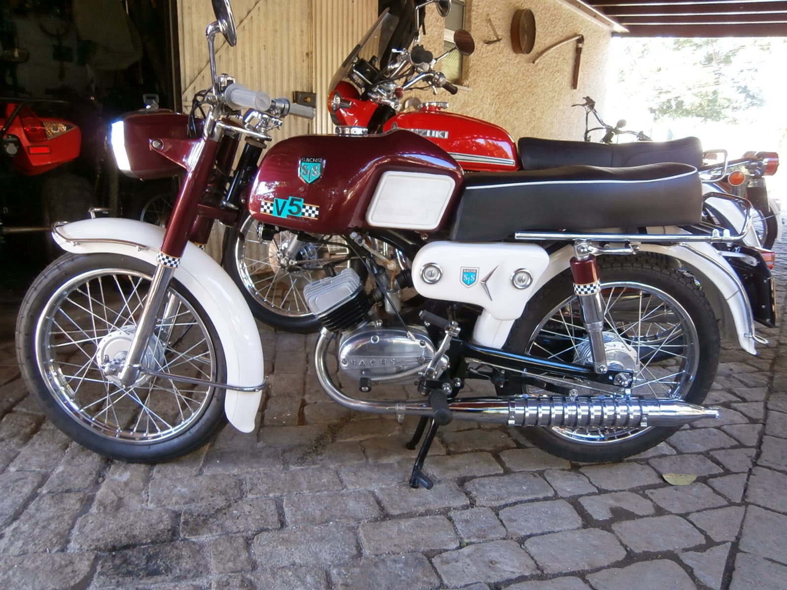 Pôr do Sol em 2 rodas: SACHS V5 TURISMO