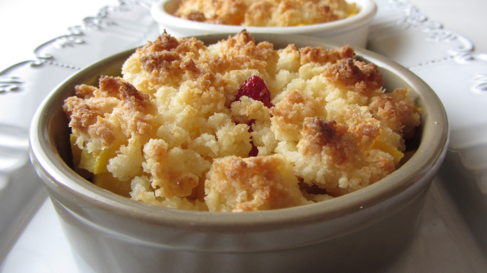 A table !: Crumble mangue-coco.