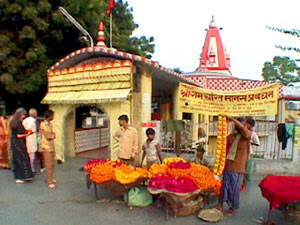 Lucknow - The City of Nawabs: Hanuman Setu Mandir - Lucknow