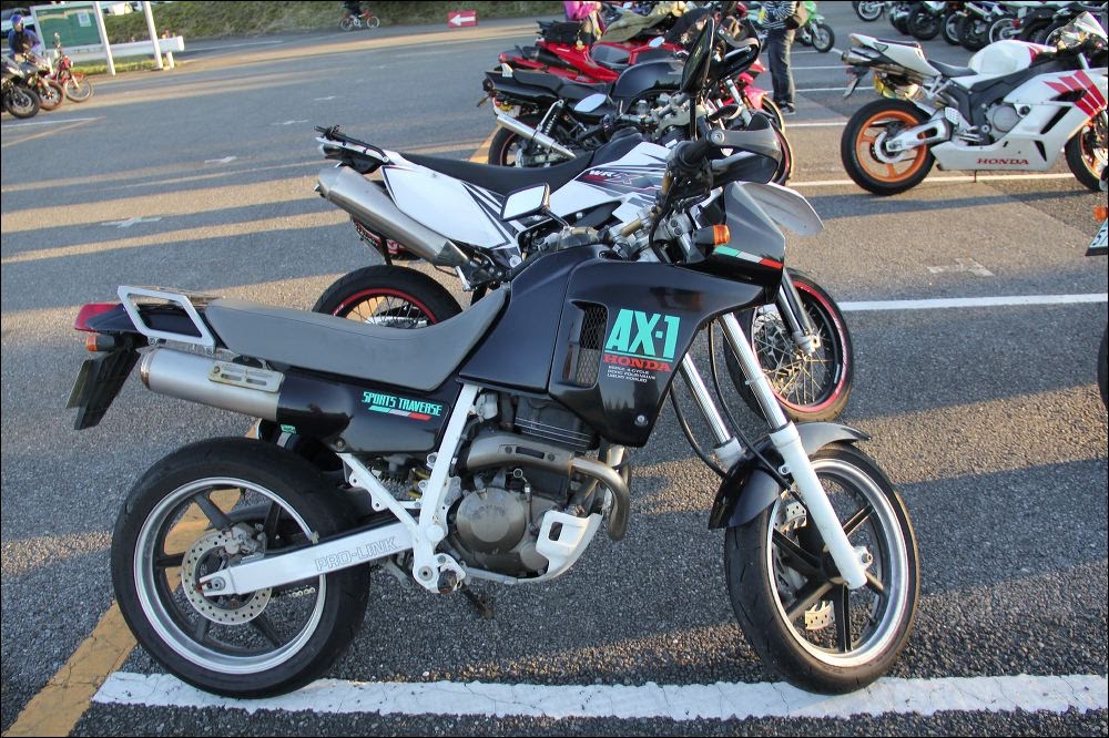 ROAD RIDER: HONDA AX-1 MD21E 水冷・4サイクル・DOHC・4バルブ単気筒 オブシディアンブラック