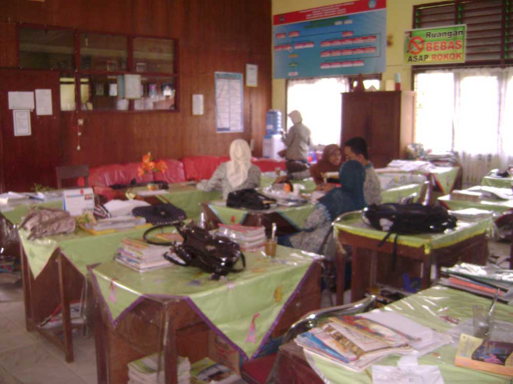 Ruang Guru SMP Negeri Megang Sakti