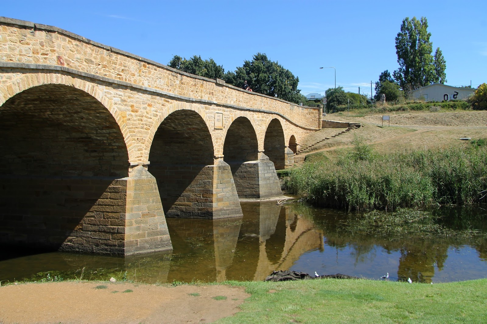 Richmond Bridge - the oldest bridge in Australia - Fiiaelina