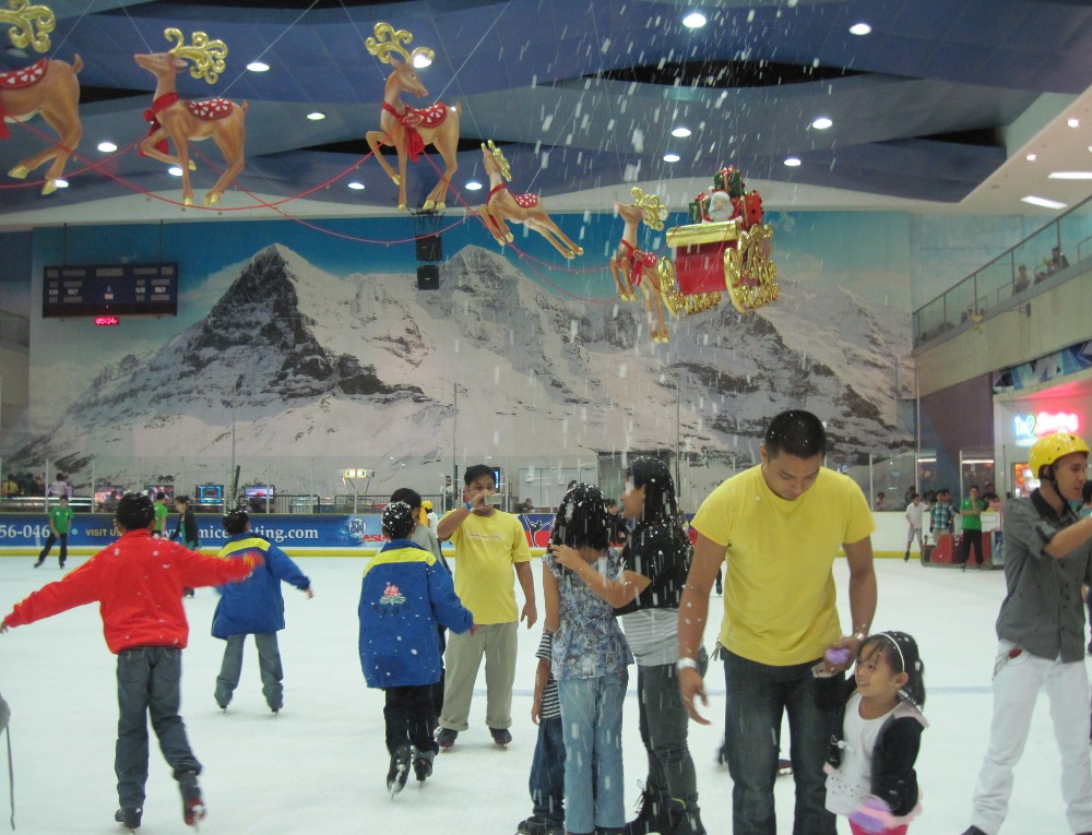 Mike Pua's Blog: Ice Skating at SM Mall of Asia