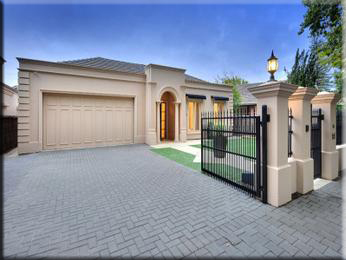 17 Custom Single Story Home Plans