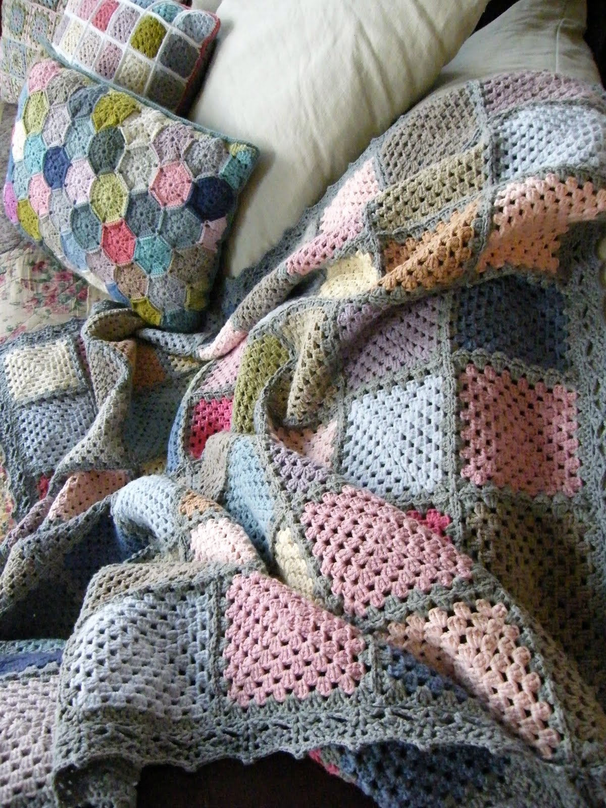 Annie's Place: Happy Flower Block Tutorial