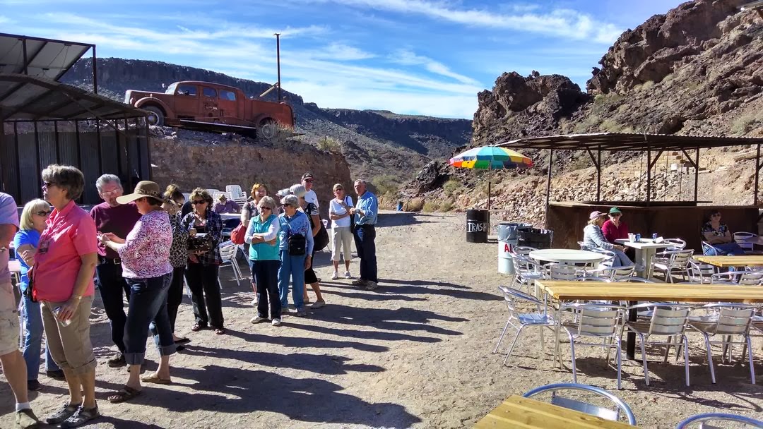 Dave'n'Kathy's Vagabond Blog: The Desert Bar: If You Build It They Will ...