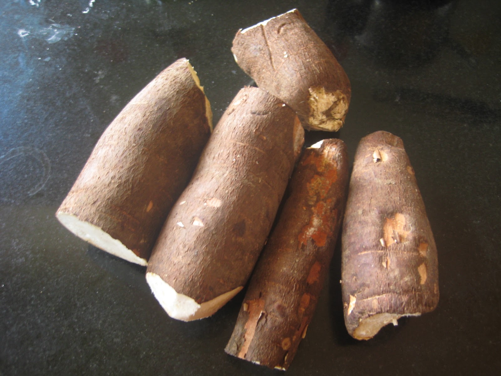 madhuri's kitchen: Tapioca Chips / Karra Pendalam Chips / cassava chips