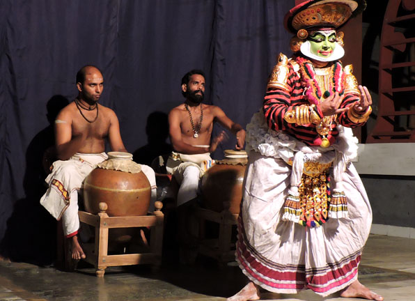 Honoring Mizhavu percussionist Panivadathilakam Kalamandalam Eswaranunni