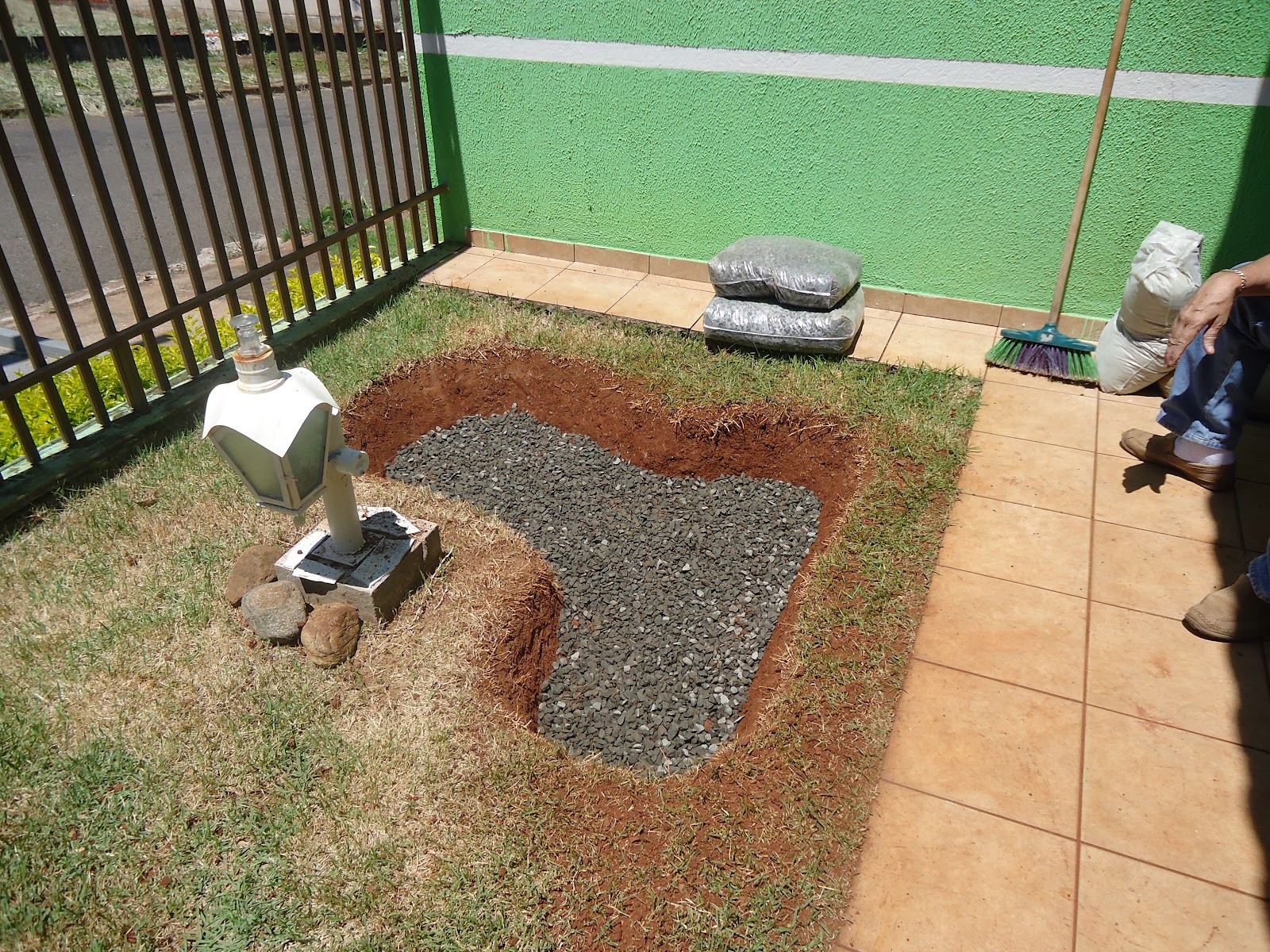 Sandro Augusto por Débito&Crédito: MINI LAGO ARTIFICIAL