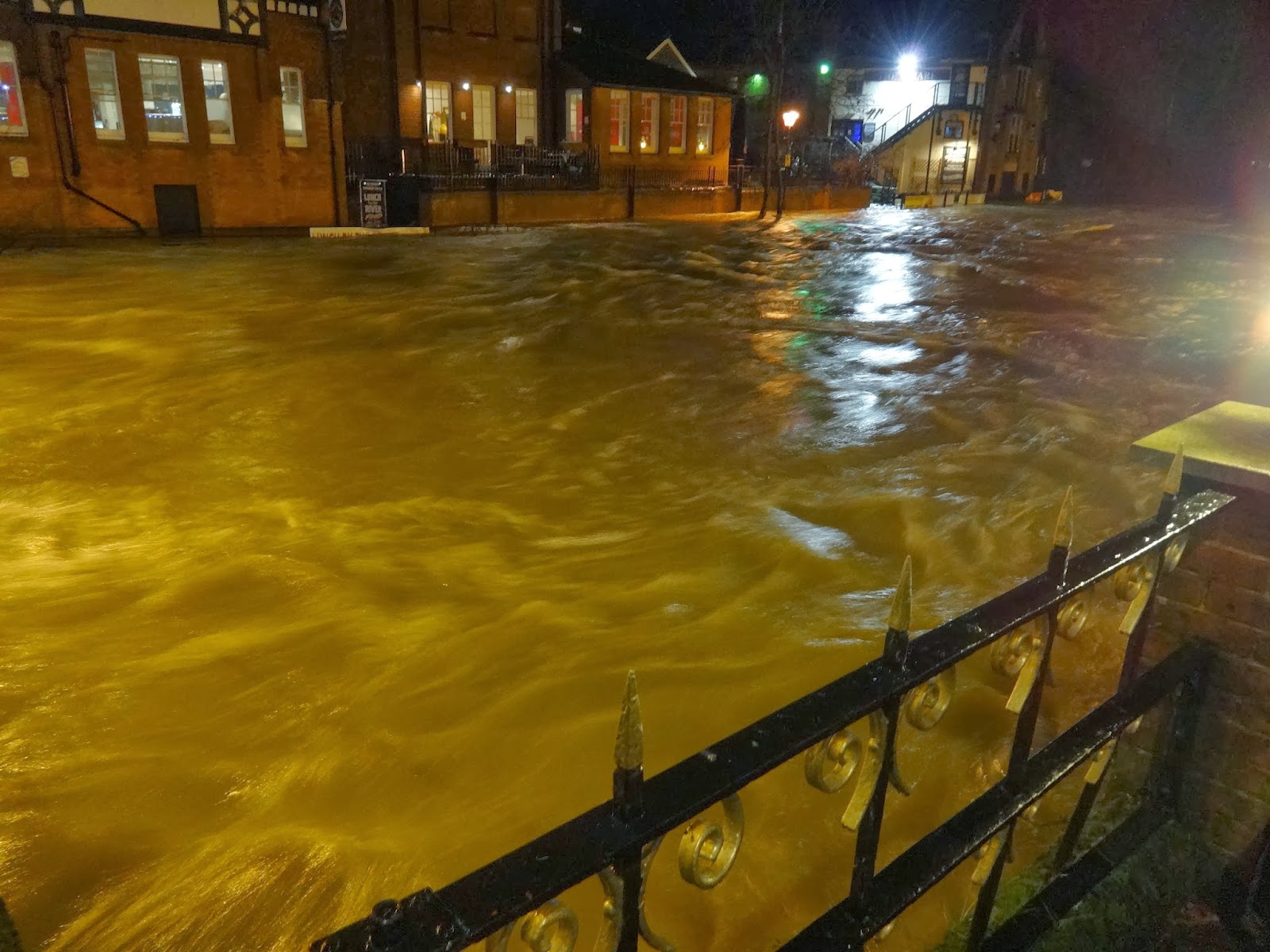 Tonbridge Daily: Tonbridge Floods Christmas Eve