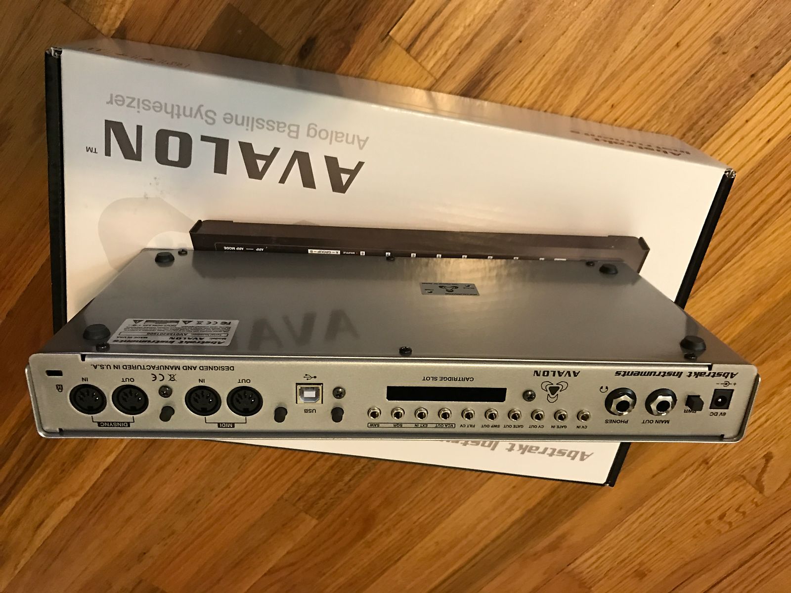 MATRIXSYNTH: Abstrakt Instruments Avalon Analog Bassline Silver