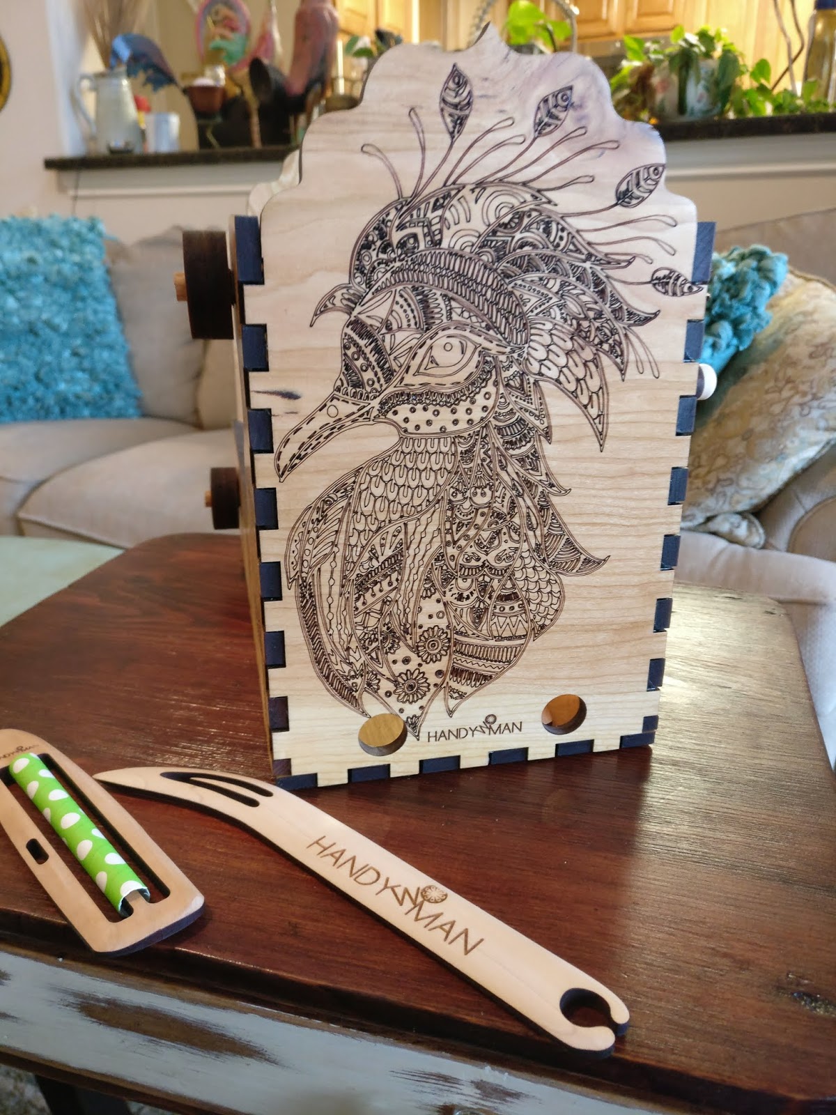 She's just a girl who creates...: Some box loom designs from Handywoman