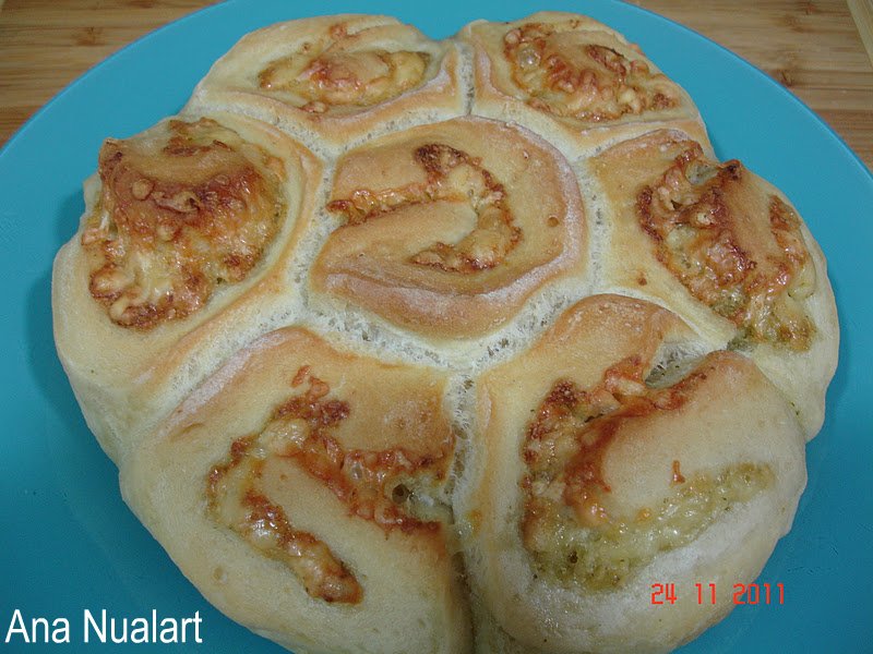 La cocinera de Bétulo: PAN DE PESTO Y QUESO / MEJILLONES A LA SIDRA