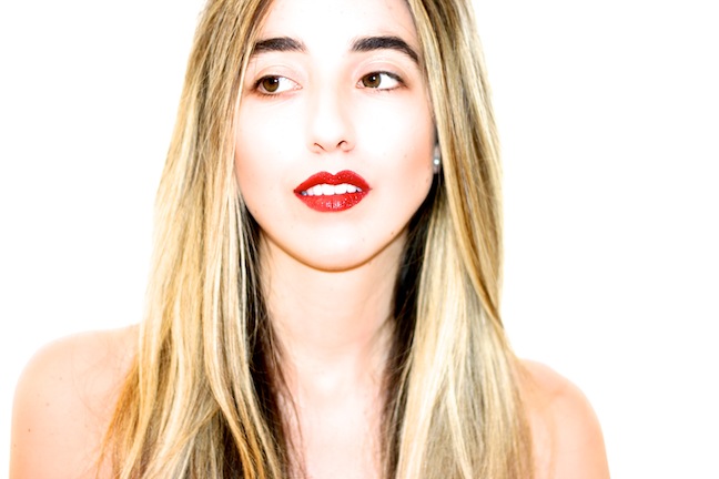 sorelle in style: 'tis the season: red lip & glowing skin