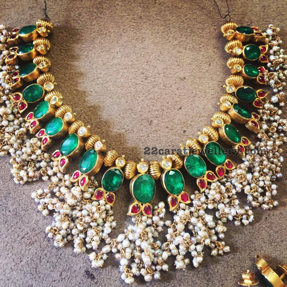 Emerald Set with Round Pearls Bunches - Jewellery Designs