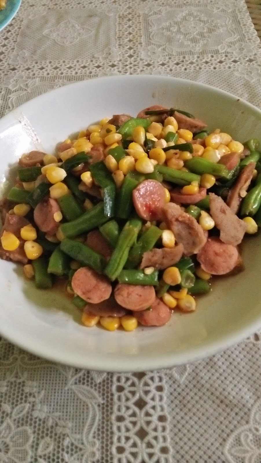 Mie telur pangsit sosis, sup bakso ayam/sapi, dan tumis jagung buncis ...