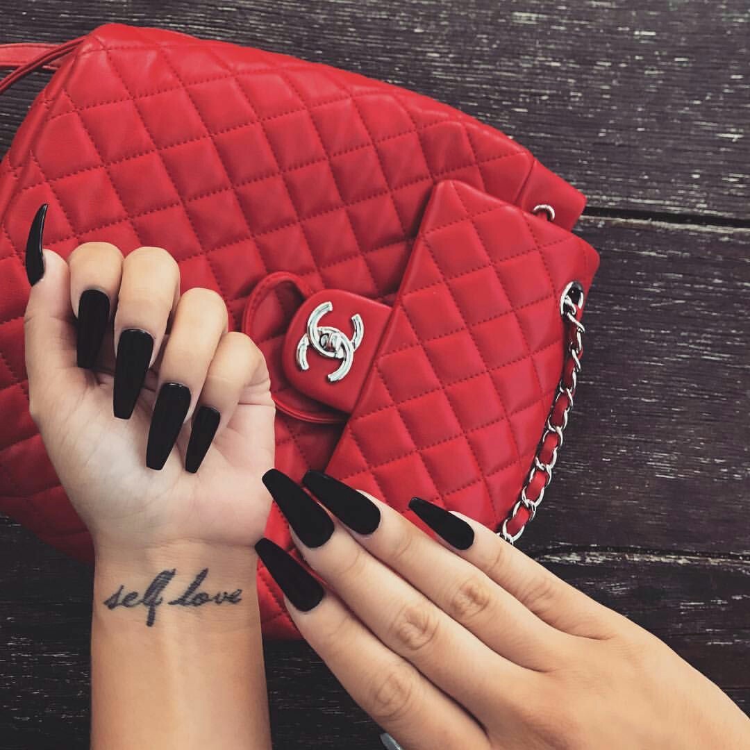 20 Beautiful Dark Nail Polish Ideas You Can Copy - FOLAPFASHION