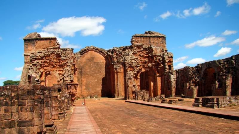 Recortes: Paraguai: Ruína das Missões Jesuíticas La Santíssima Trinidad