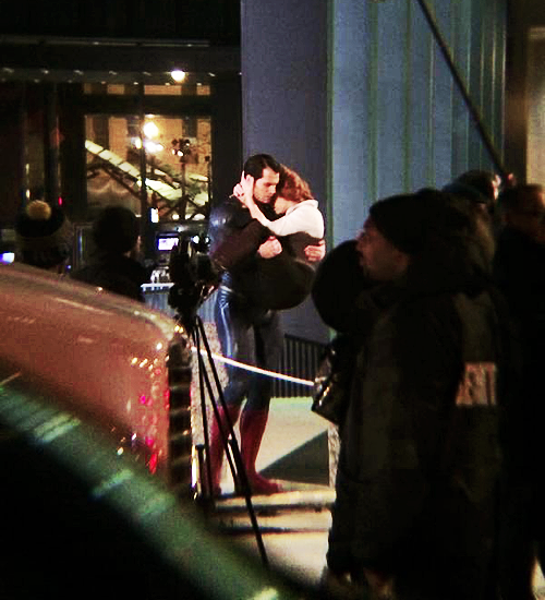 SNEAK PEEK : "Batman v Superman: Dawn Of Justice" - 'Lois Lane' Set Footage