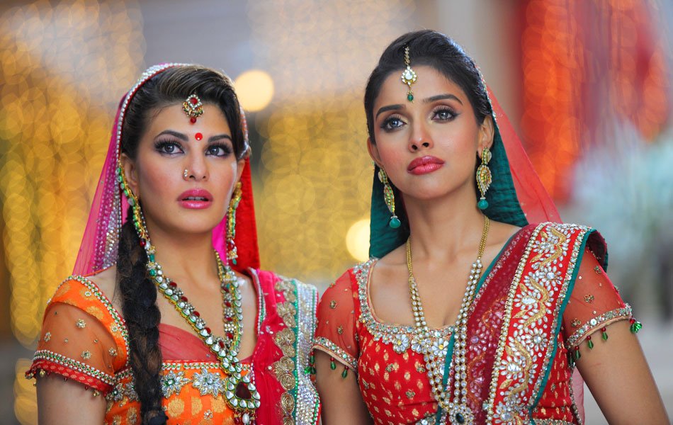 Bollywood Divas in Traditional Dresses-in lehengas-cholis Photoshoot ...