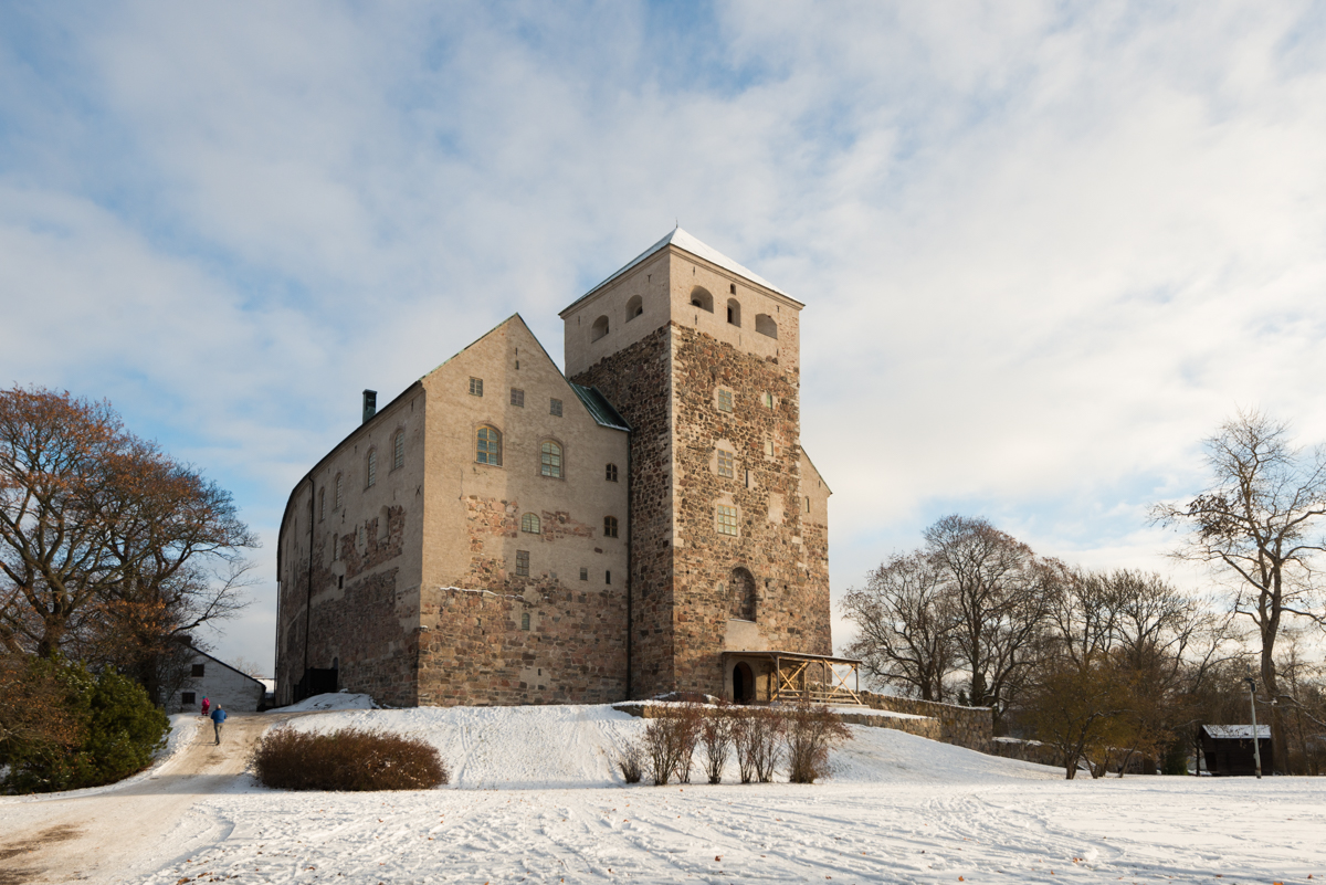 TURUN LINNAN BLOGI: Tonttupäivänä linnassa vilisi tonttuja ja asiakkaita