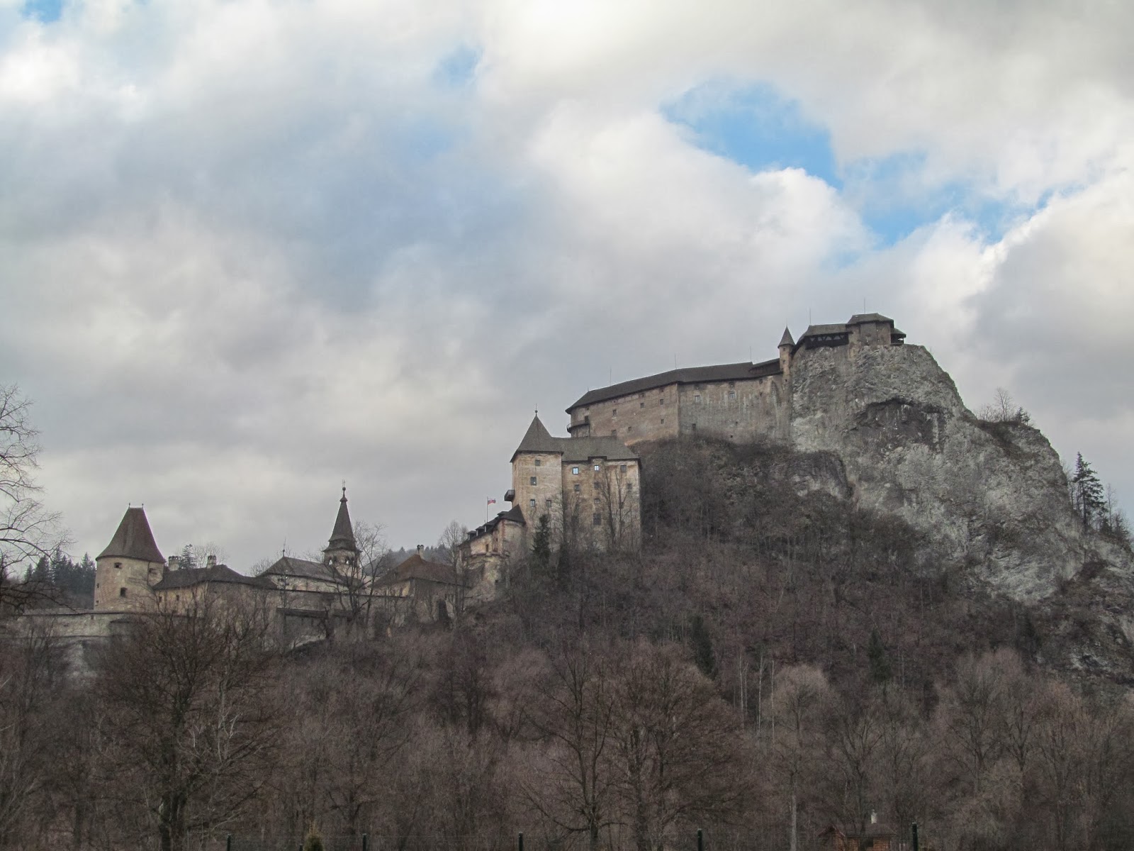 Robin's Great Adventure: Oravský hrad (Orava Castle) above the Orava ...