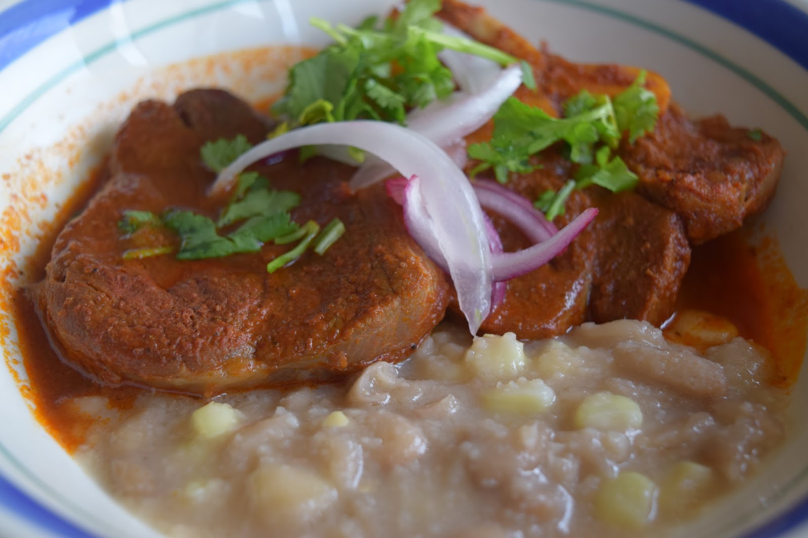 Una mamá colimense, con antojo de tatemado.