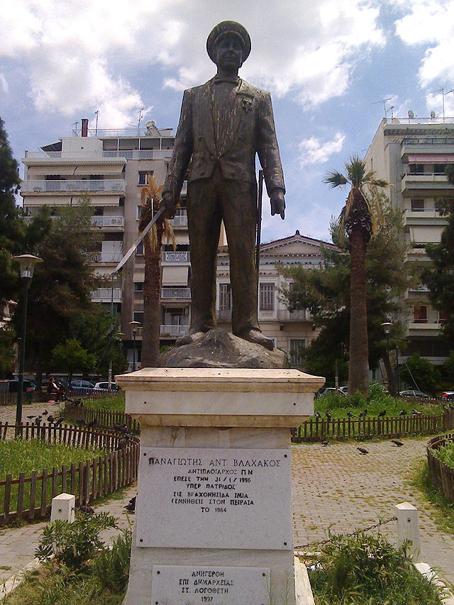 ΟΙ ΜΑΝΙΑΤΕΣ ΕΙΝΑΙ ΠΑΝΤΟΥ : ΒΛΑΧΑΚΟΣ ΠΑΝΑΓΙΩΤΗΣ, ΛΑΓΙΑ