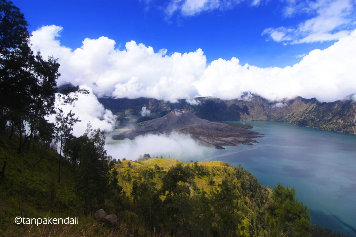 Postcards from Segara Anak Rinjani ~ TANPA KENDALI