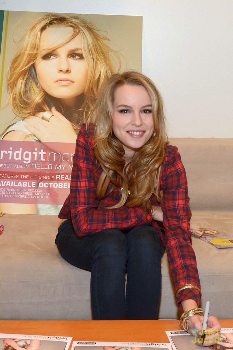Mundo Fanmania: Bridgit Mendler celebrando el lanzamiento de 'Hello My ...